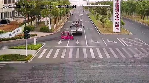 不会是刹车失灵,吊车没事吧,司机心情还好吧