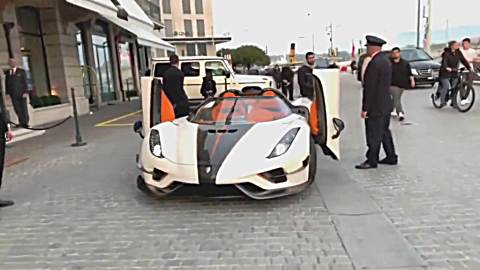 柯尼塞格可以自动关门!