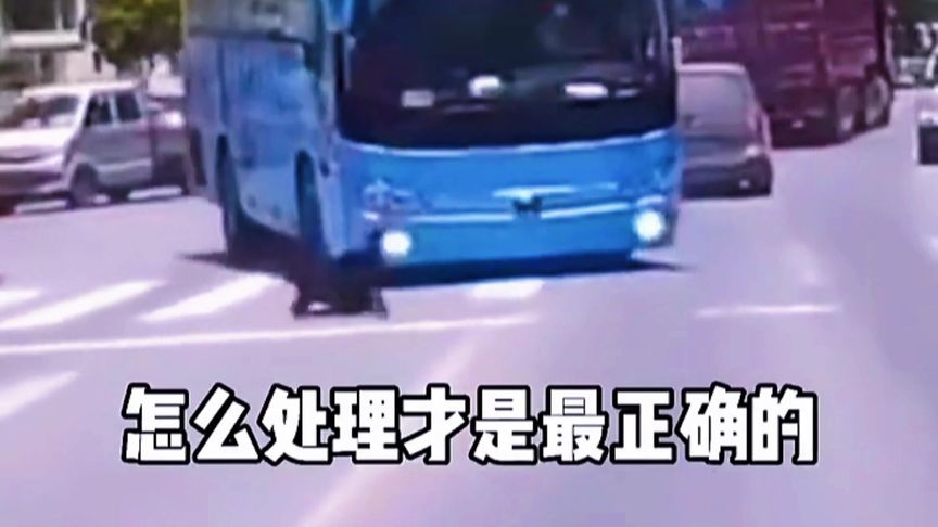 #危险动作请勿模仿 #安全出行 #交通安全 #我要上热门 #大货车