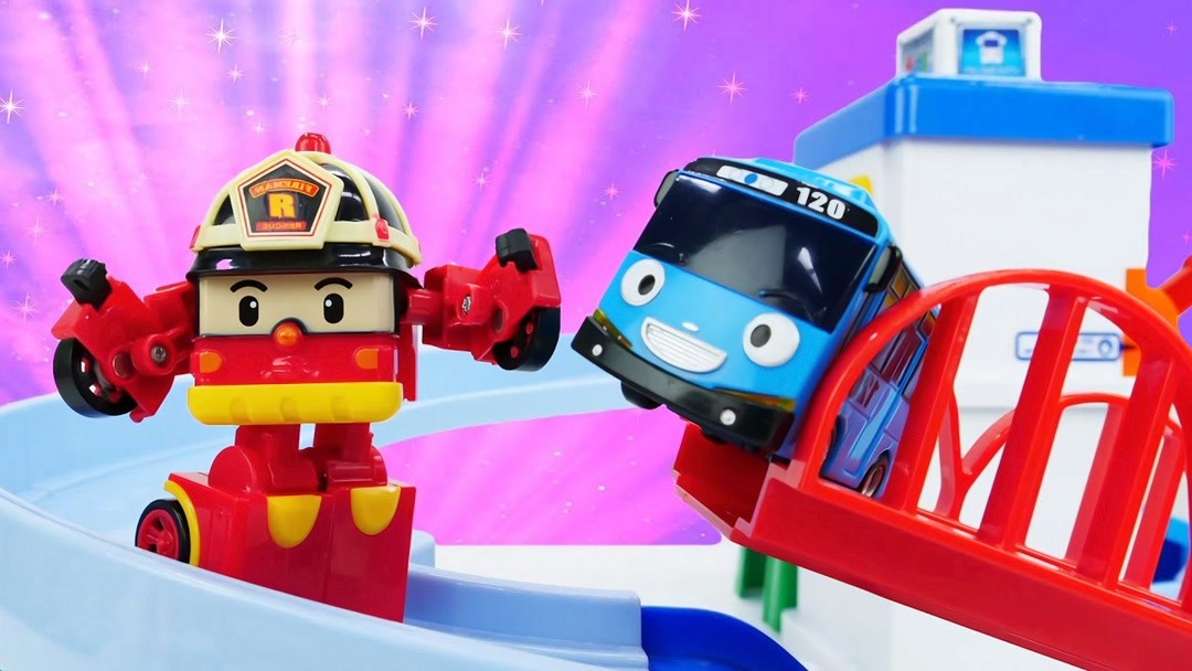 太友玩具小巴士和变形警车珀利玩具,变形消防车罗伊拯救了小巴士