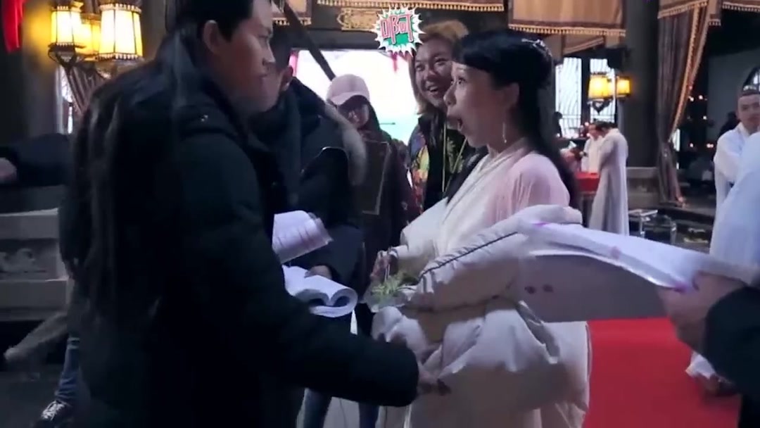 《天乩之白蛇传说》花絮,杨紫任嘉伦片场暴露“吃货属性”!