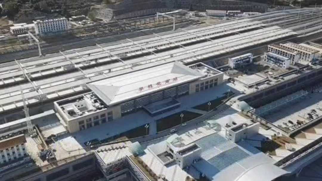 大攀正式开通攀枝花南站到昆明南站的动车。#热门