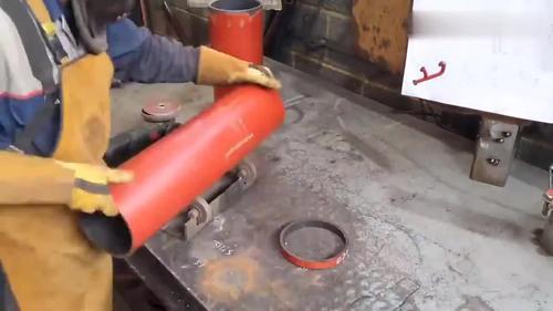 看老焊工焊接的钢管,简直太完美了,这技术在国内也算一级吧