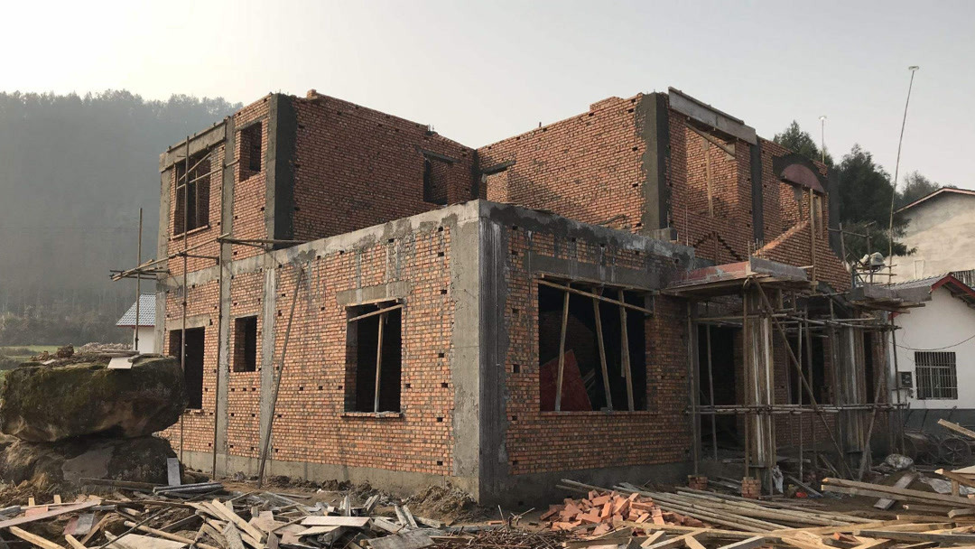 农民在耕地上盖房子,会受到处罚?相关规定咋说的?