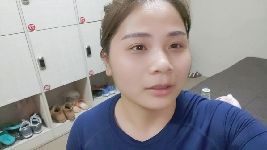 妹子第一次去上动感单车的课程,看似简单踩完之后却腿发抖