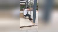 家里有小孩的,一定要准备一个牵引绳