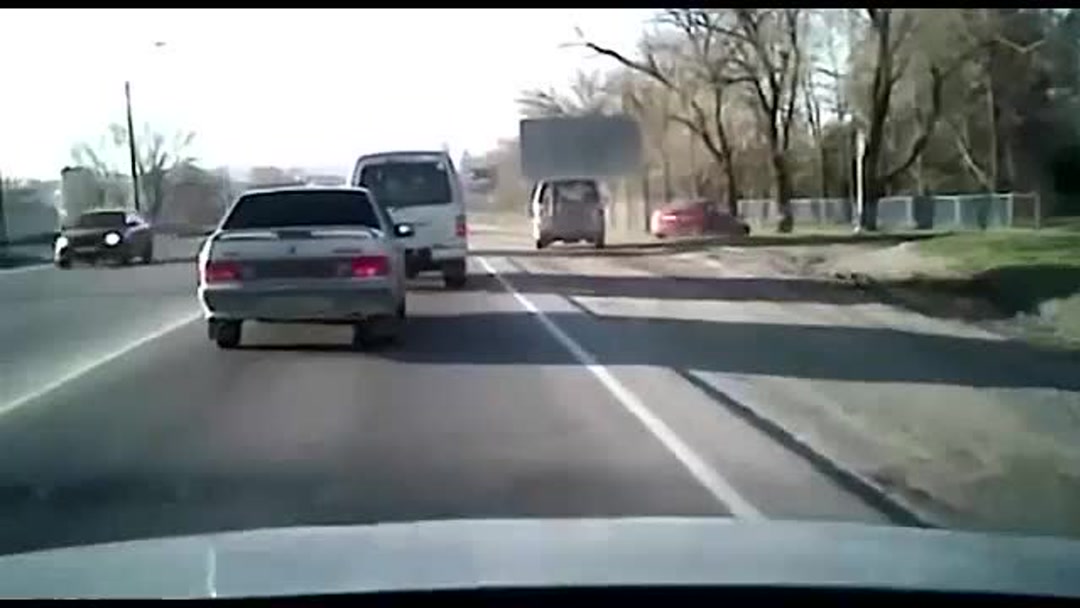 行车记录仪记录下的惨烈车祸,没有录像你不知道有多么诡异