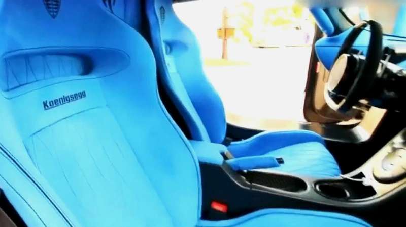 弟弟送给姐姐跑车柯尼塞格AgeraRS,太有爱了!