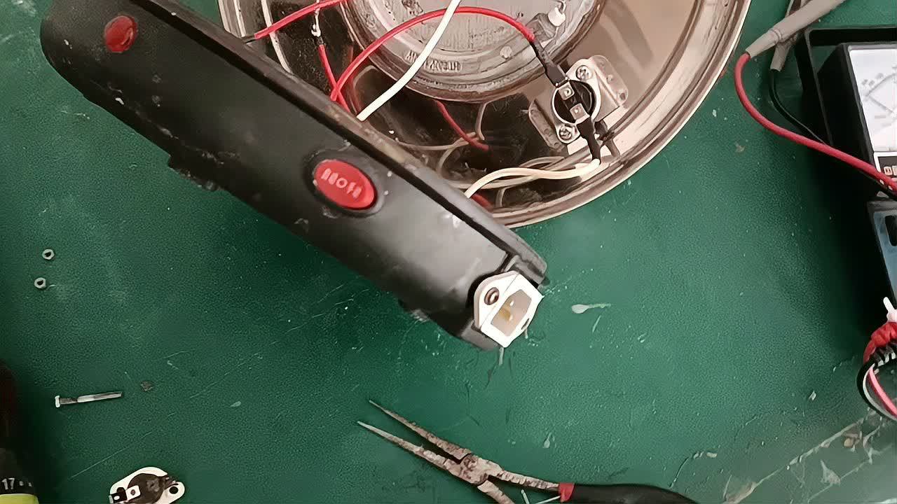 电热水壶不通电,首先要检查这里