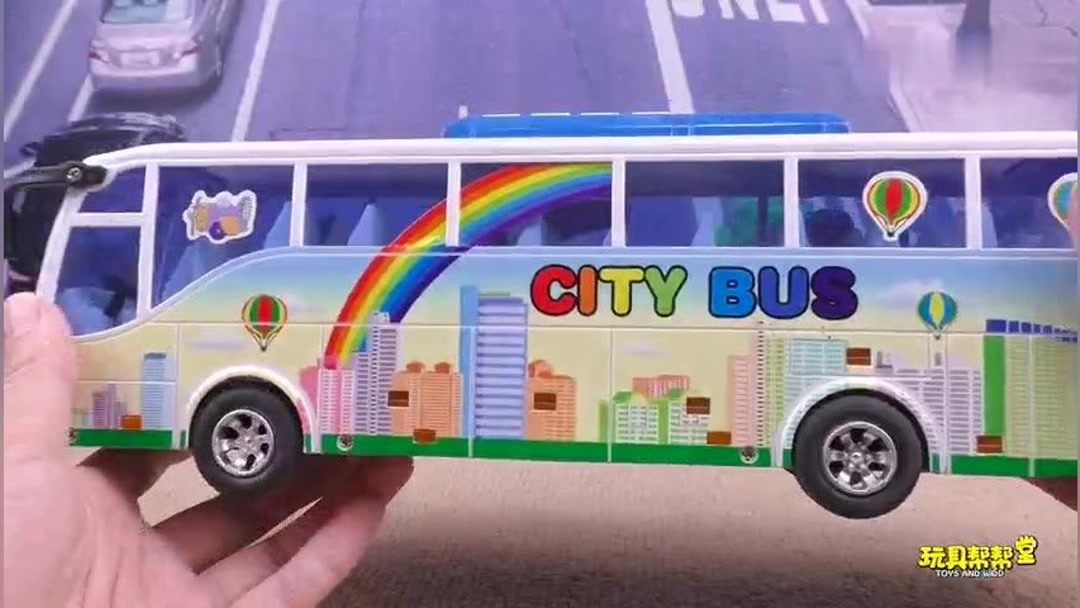 儿童玩具车视频:公交车大巴士语音灯光惯性汽车模型玩具试玩