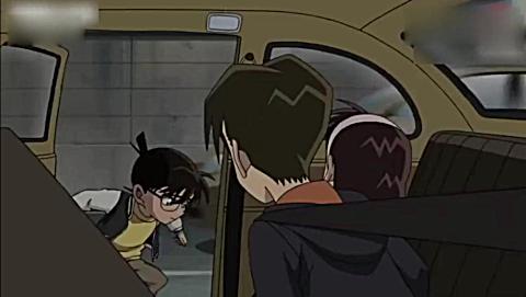 名侦探柯南: 柯南神奇除了滑板鞋还有滑板, 出场方式酷炸天