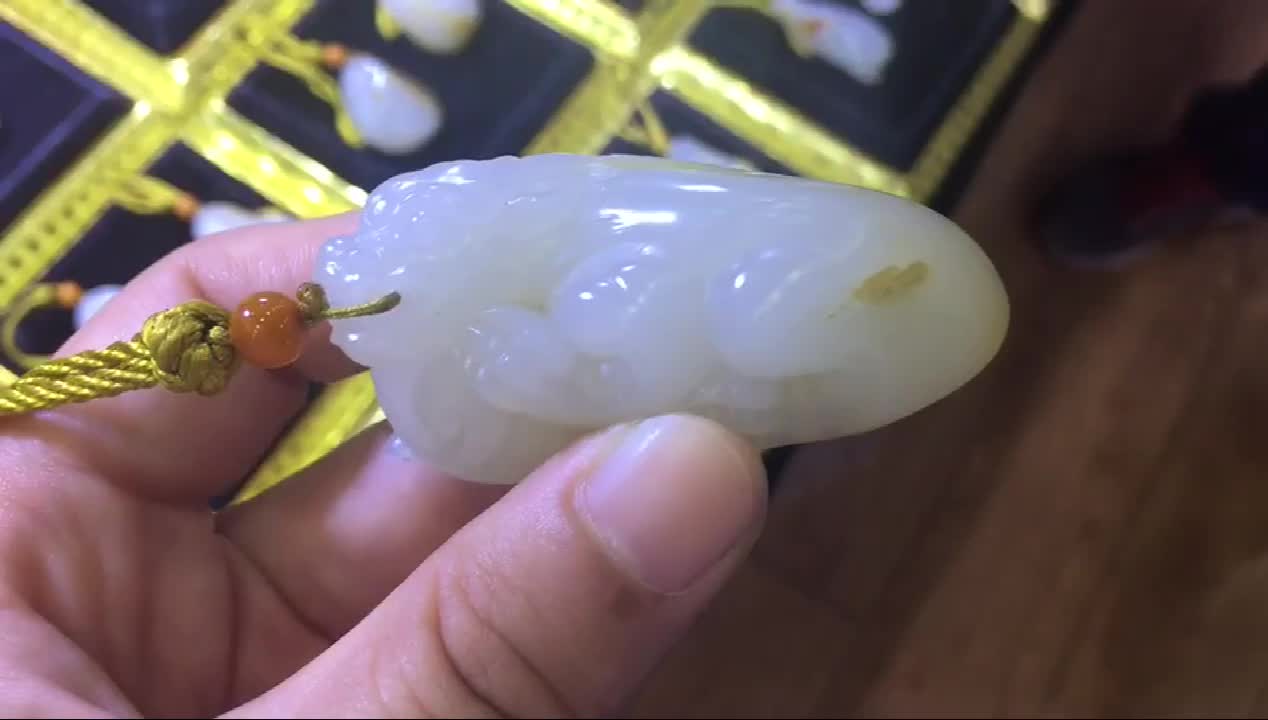 现场实物介绍和田玉籽料鉴别方法!