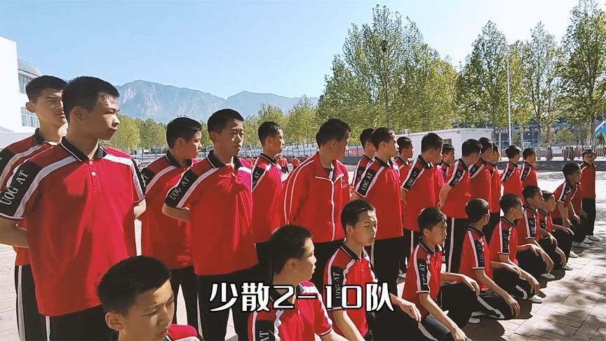 我在塔沟武校学武术:为功夫小子的认真精神点赞!