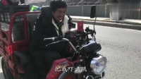 自驾游川藏318遇牛人,骑着电动三轮去西藏,连鸡和狗都带上了