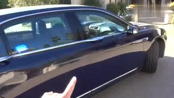 按下顶配林肯的车钥匙,打开车门密码锁后才明白啥叫总统座驾