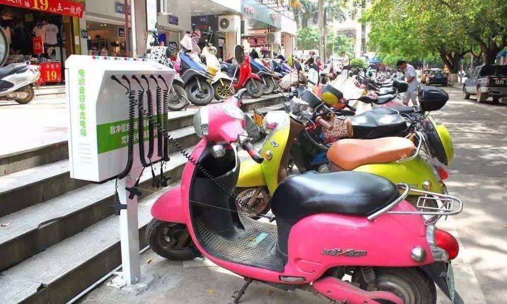 电动车虽然给出行带来方便,但也存在安全隐患,应避免这些行为!