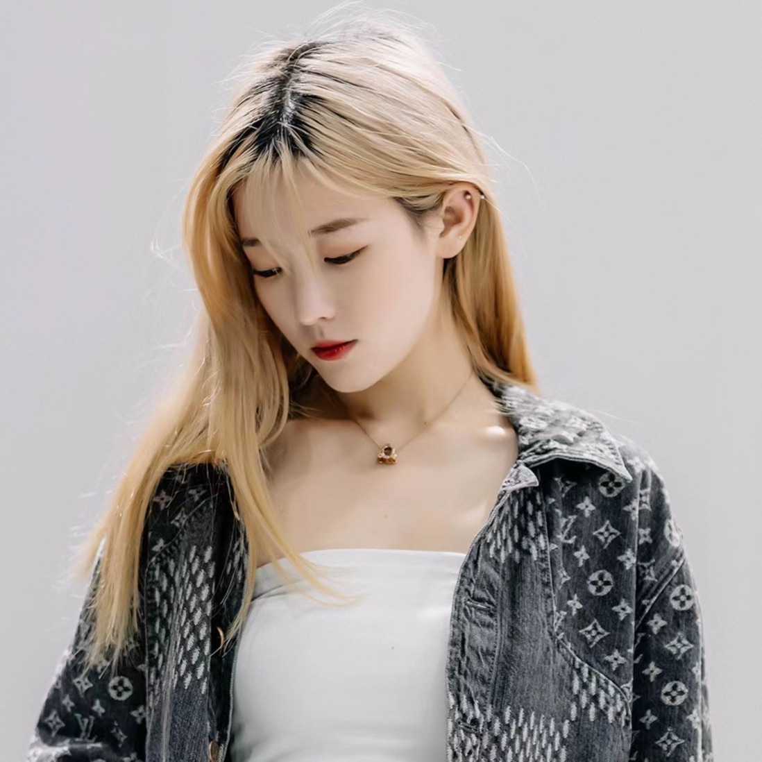 教舞蹈的小美老师