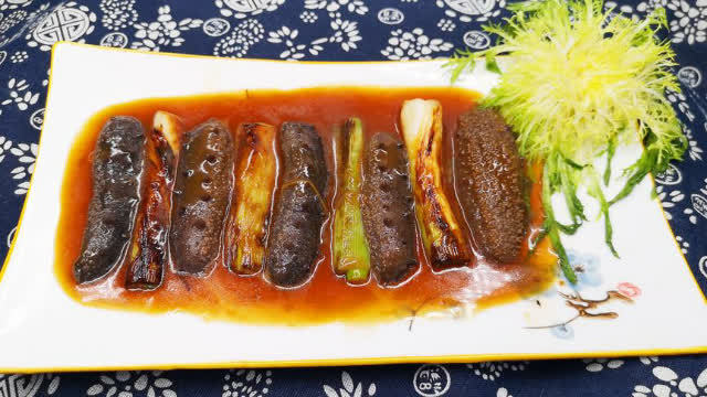 海参那么贵,不会做别浪费了,教你国宴菜葱烧海参的家常做法