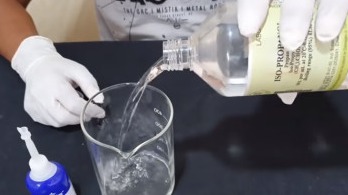 酒精和胶水相遇,会发生怎样的碰撞呢?网友:神奇的小实验