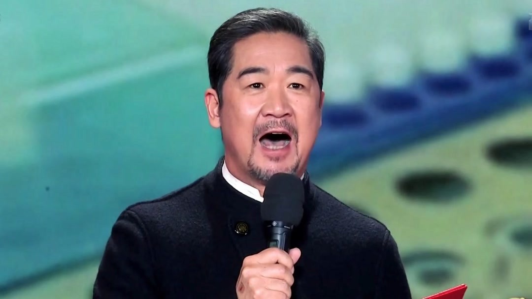 央视诗朗诵太感人了 抗疫天使让人民永远记得