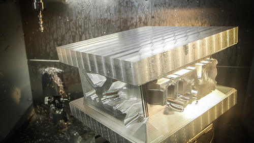 数控机床加工一个200公斤重的棋盘,就知道不简单,这操作太秀了