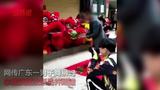 舞狮时拿国旗摆放祭品并踩踏,男子涉嫌侮辱国旗罪被刑拘