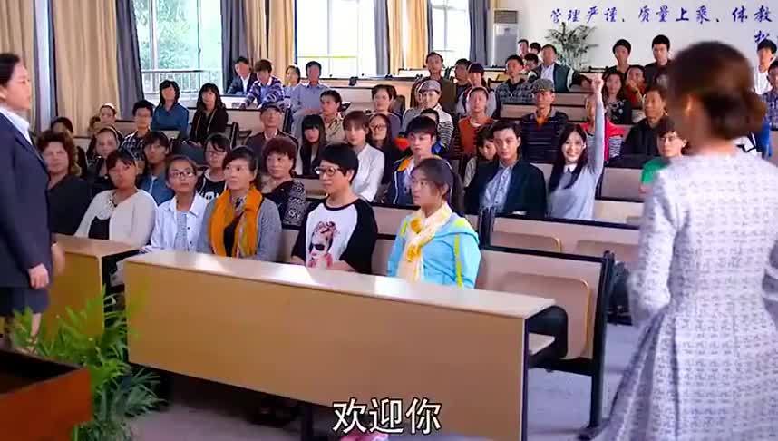 学校开家长会,爸爸一句话伤害了女儿的心,这位爸爸太渣了!