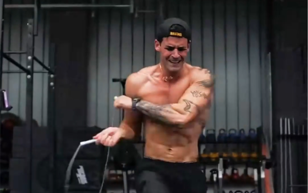 跳绳是即简单又有效的运动小器材,双轴承竞速跳绳不卡顿不缠绕