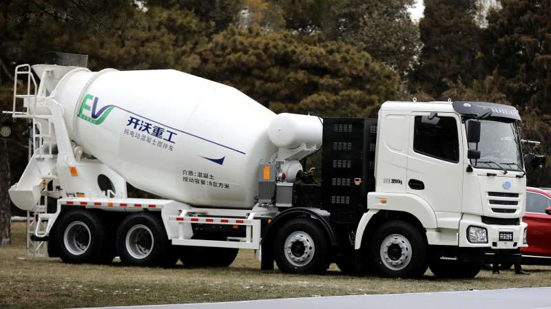开沃重工纯电动混凝土搅拌车亮相百人会