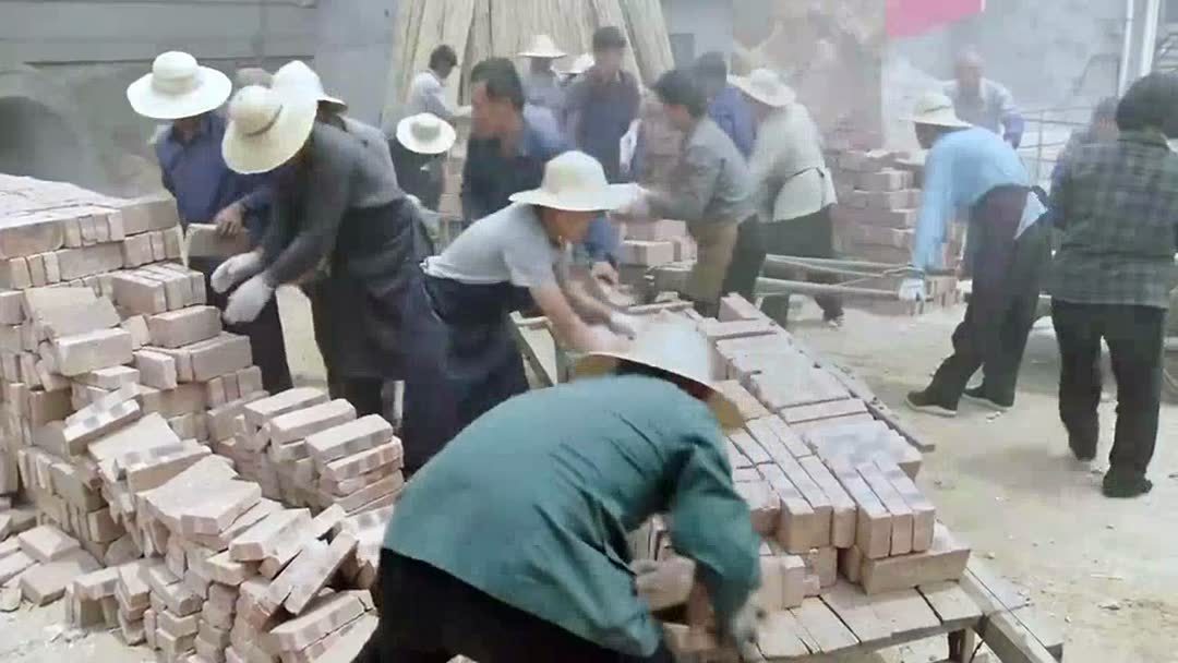 兰桐花开:会计保财看到钱,激动地热泪盈眶,手颤抖的数起钱来