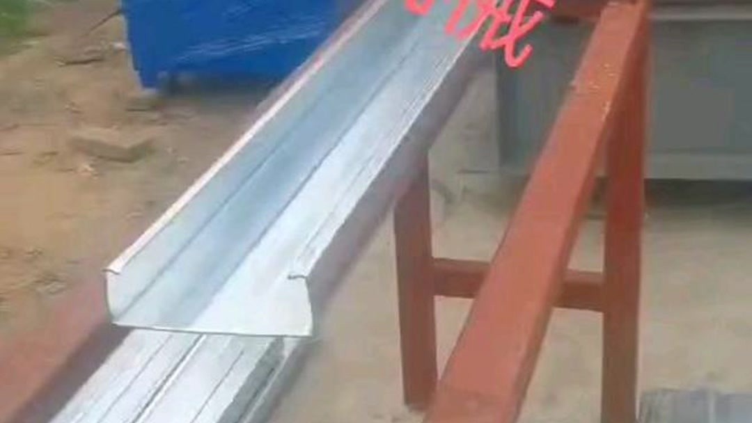 ...泊头华宇檩条成型机 建厂房专用檩条成型设备 八字筋自动冲孔c型钢...