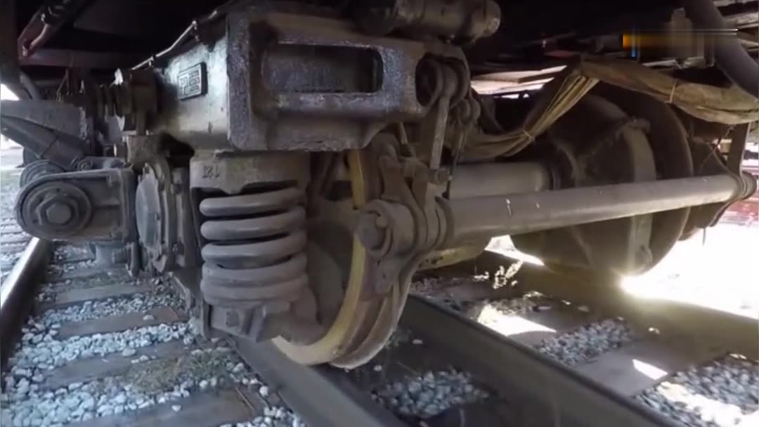 火车变轨的过程,你看一下就明白了