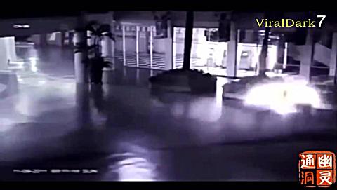 五大诡异监控录像实拍, 貌似拍到天使下凡和有超能力的人, 居然在天上...