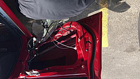 现代伊兰特两箱换左前门玻璃升降器总成