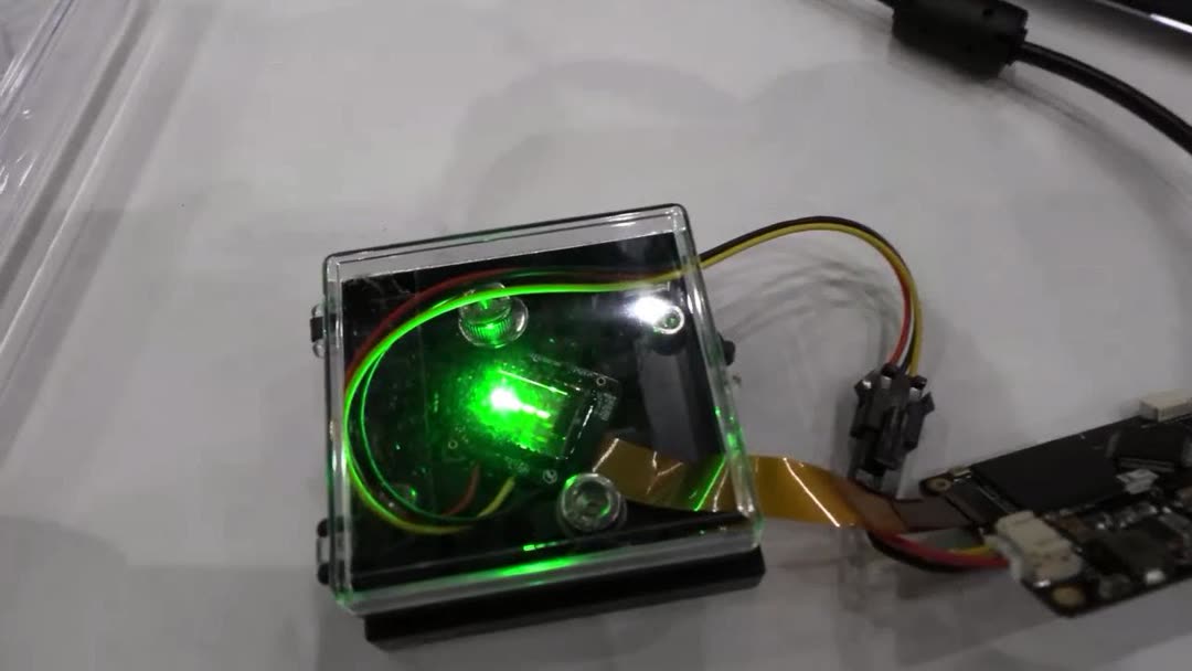国内厂商展示全球最亮MicroLED显示屏:100万尼特