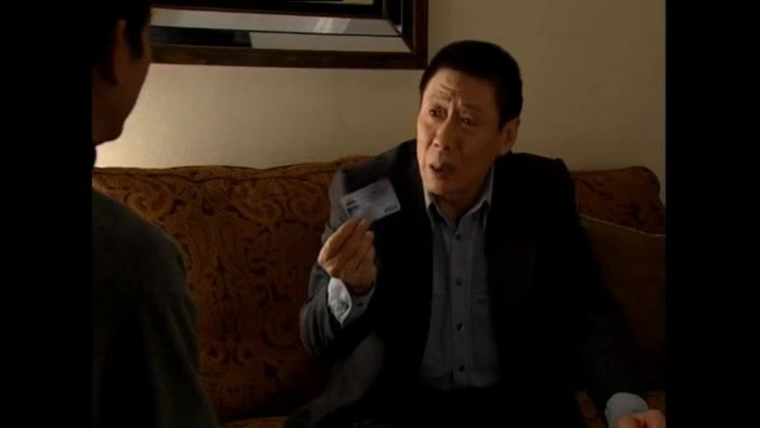 荣归:北京大哥来香港过年,富豪弟弟直接送信用卡当红包,随便刷