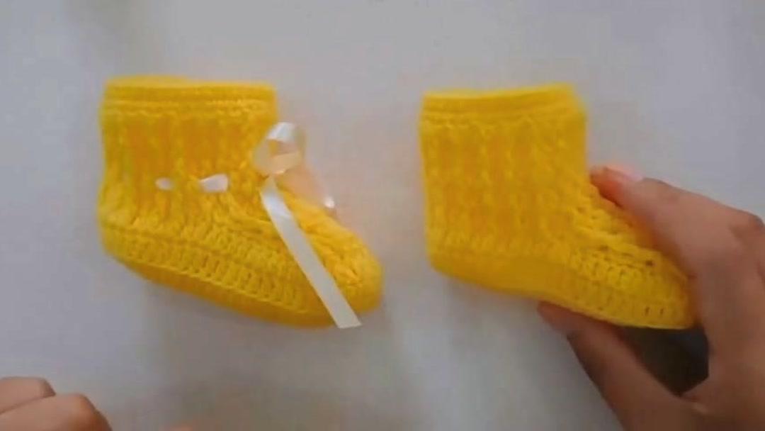钩织简单的婴儿毛线鞋,宝宝鞋的编织方法,鞋子还特别舒适暖和