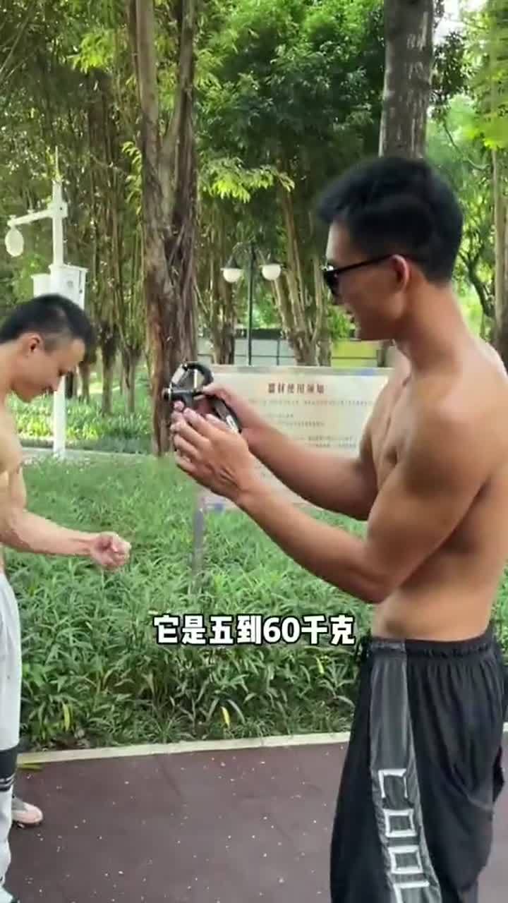 想要手指手臂力量变大,试试这个握力器吧握力器户外健身一起来锻炼