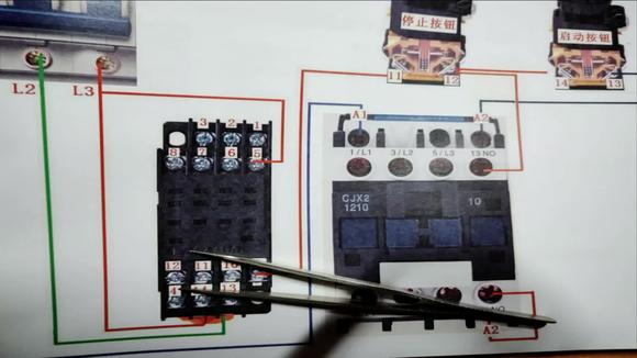 一个KM一个KA怎么实现缺相保护?实物接线图更容易理解