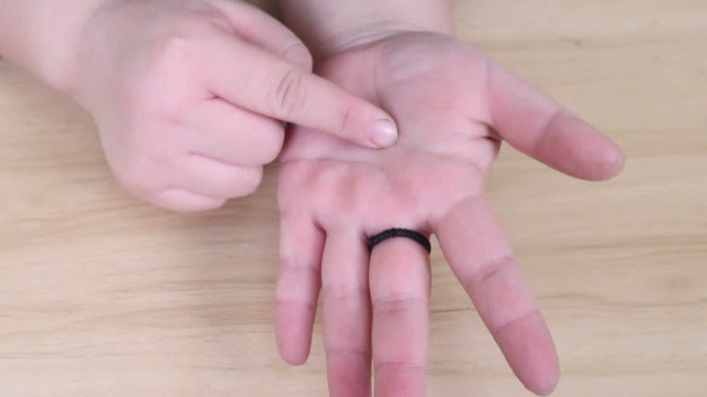 每天坚持3个手部动作,记忆力越来越好,方法简单实用,快提醒家人