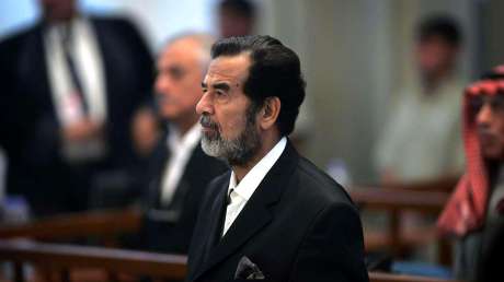 萨达姆狱中真实情况曝光,被24小时监视,美军手段令人怒不可遏