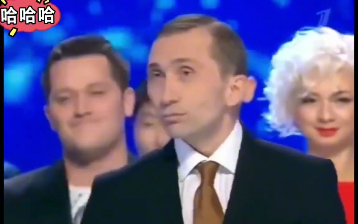 俄罗斯小哥当众模仿普京,现场掌声不断,普京强忍憋笑太逗了!