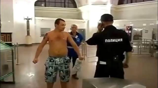 俄罗斯警察“暴力执法”合集!