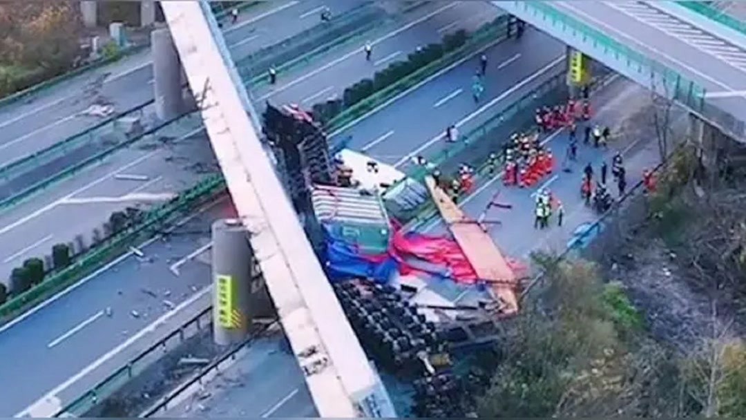 湖北鄂州一高速路桥垮塌致3死4伤,目击者:桥一下子歪了过来