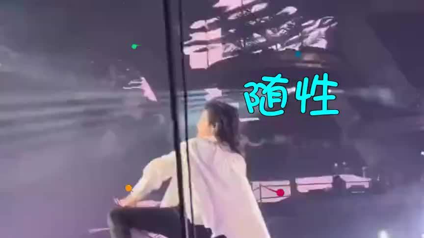 华晨宇火星演唱会!带来黑白艺术家首唱,随性又张扬