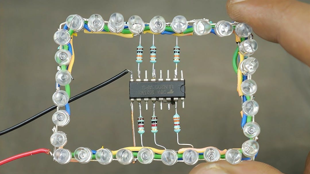 LED灯发光二极管跑马灯焊接教程