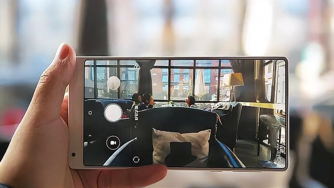 照片拍的又斜又模糊?用PS一键调正变清晰