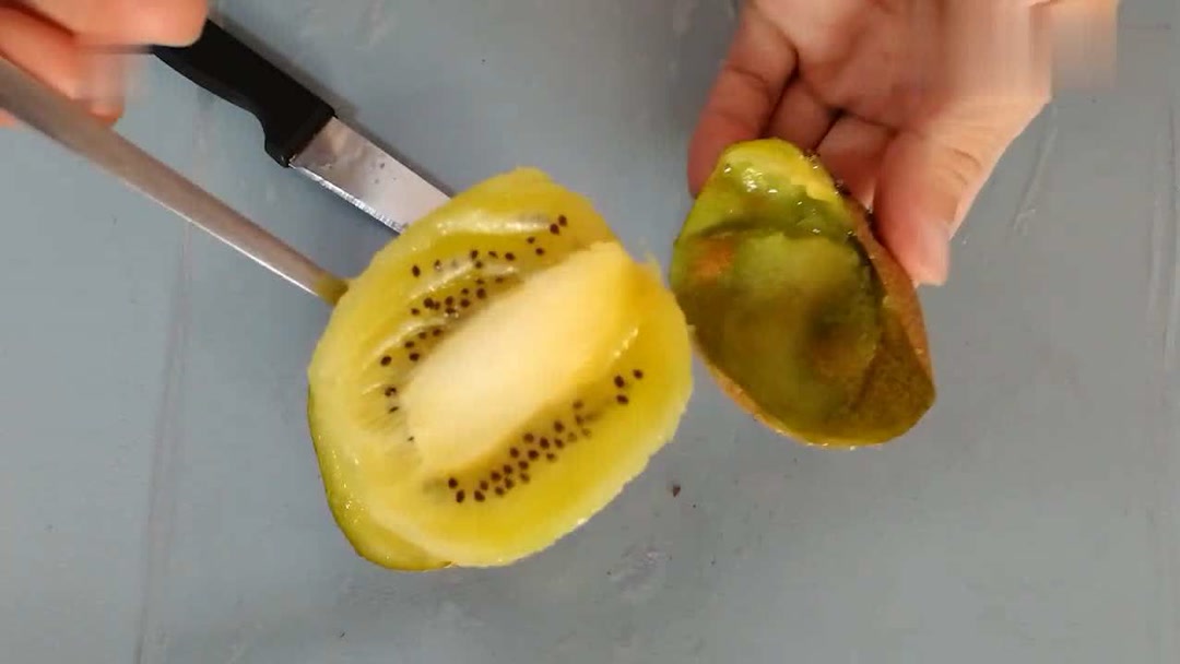 这么多年吃错了,猕猴桃不用剥皮美味入口,学会的人都说好!