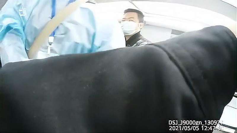 “赶时间”男子拒不配合防疫,耍横被拘17天
