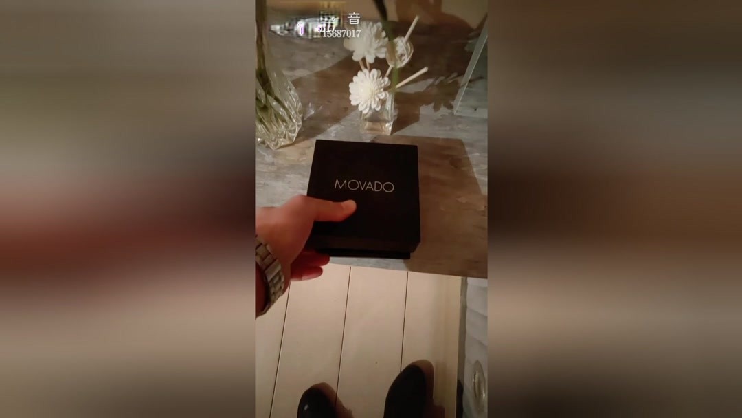 朋友送的生日礼物,表盘连个数字都没有,看个时间看半天才明白,也没好...